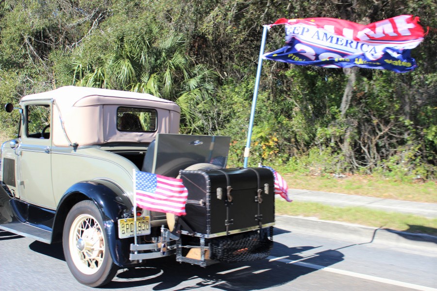 Vehicle parade supporting embattled President Trump travels through ...