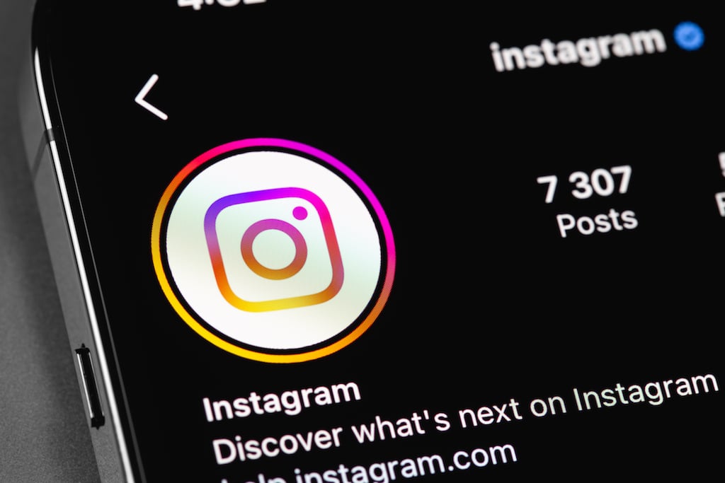 Husband allegedly splashes water on wife during spat over Instagram ...