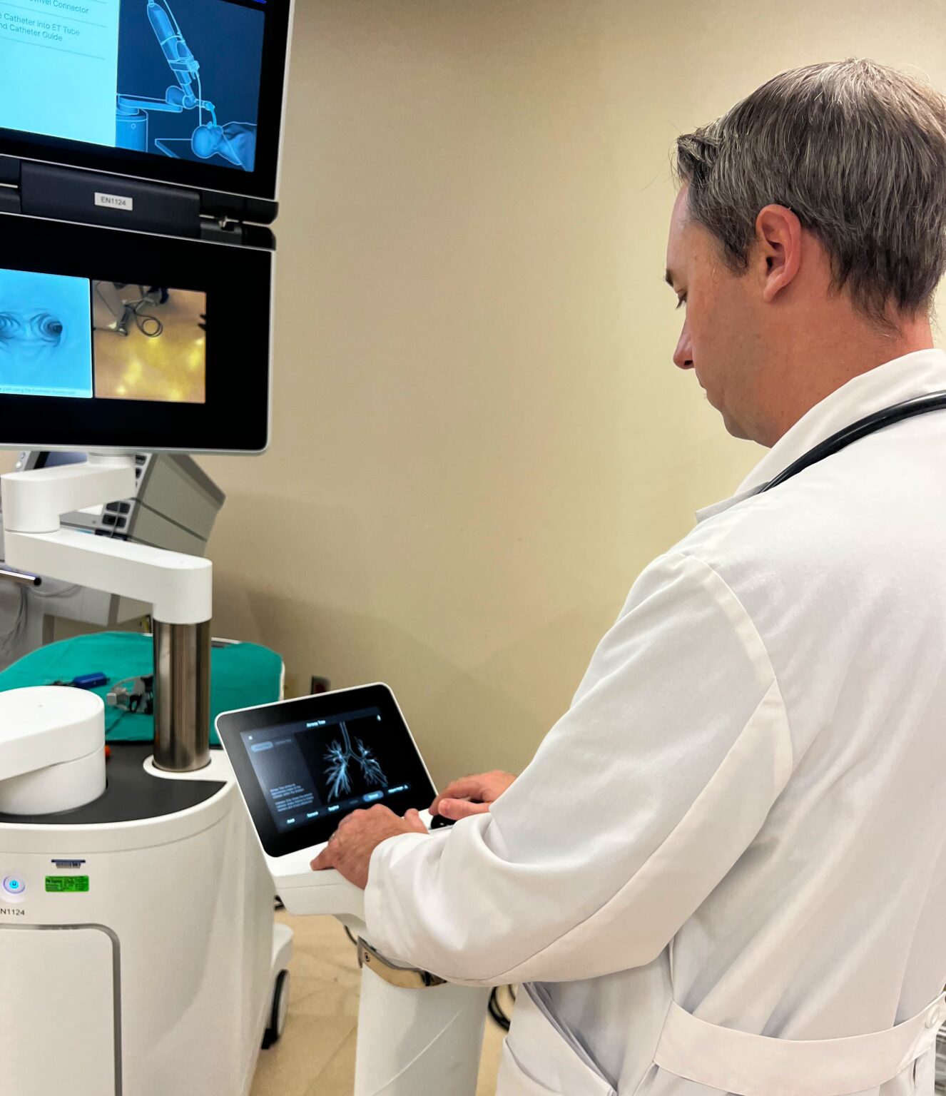 AdventHealth Waterman introduces robotic-assisted procedure for early ...