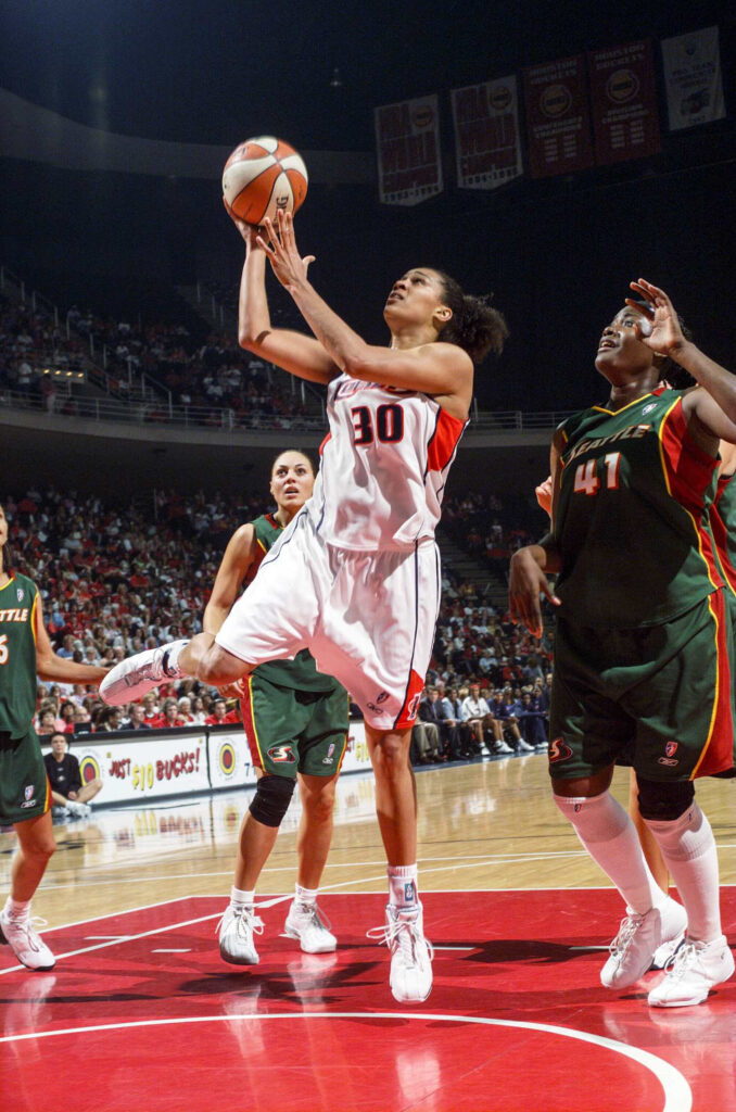 Former WNBA player named women’s basketball coach at Beacon College ...