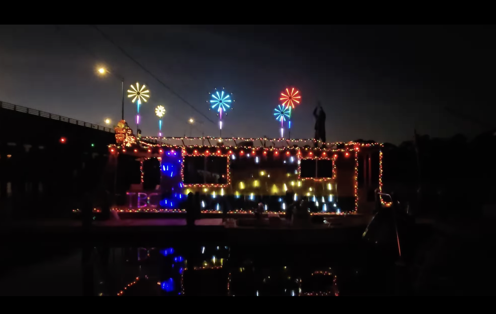 Beautiful decorations a winner at Leesburg Boat Parade - Leesburg-News.com