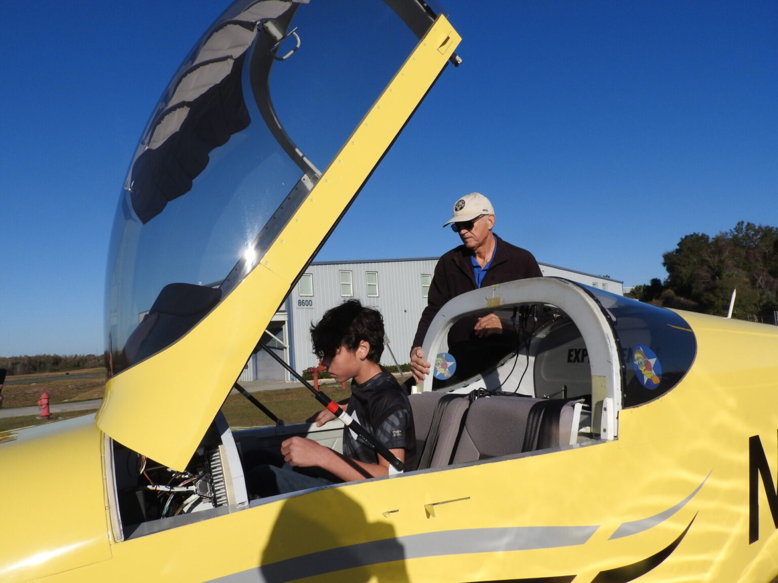 Young Eagles reach for the sky at Leesburg airport - Leesburg-News.com