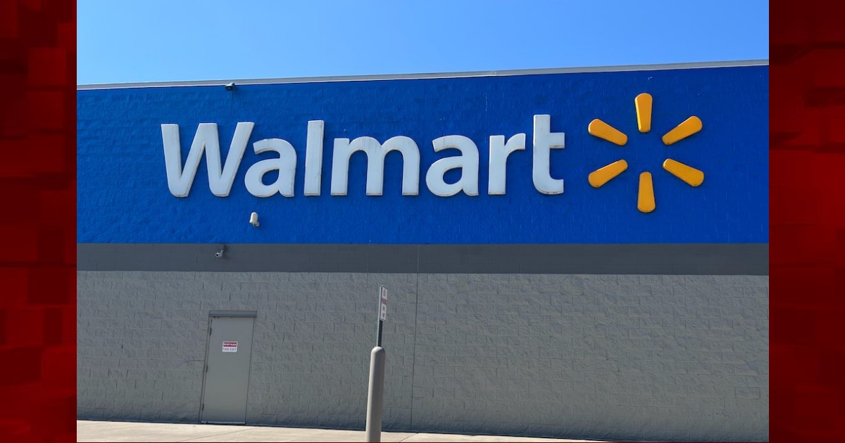 Man stuffs pants with stolen clothes and flees from Walmart employees ...